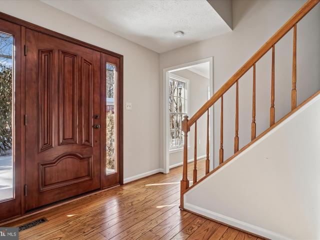 4623 University Dr, Fairfax, VA 22030 | MLS #VAFX2288 | Compass