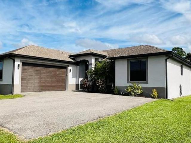 462 12th St SE, Naples, FL 34117
