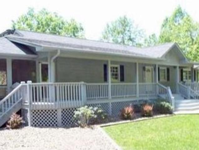 462 Chalet Village Dr, Dillard, GA 30537