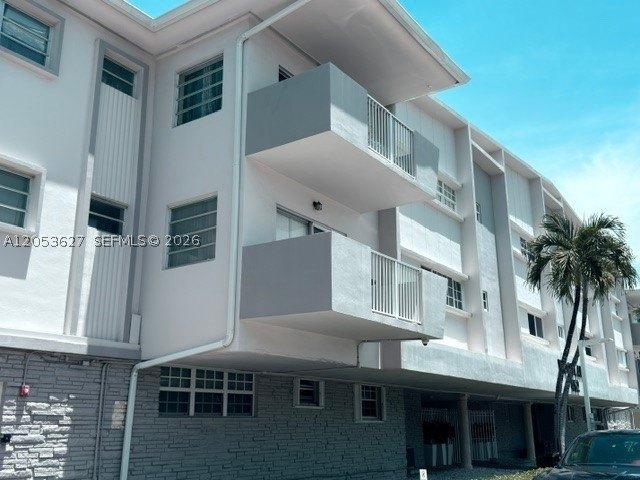 462 Golden Isles Dr Apt 203, Hallandale Beach, FL 33009