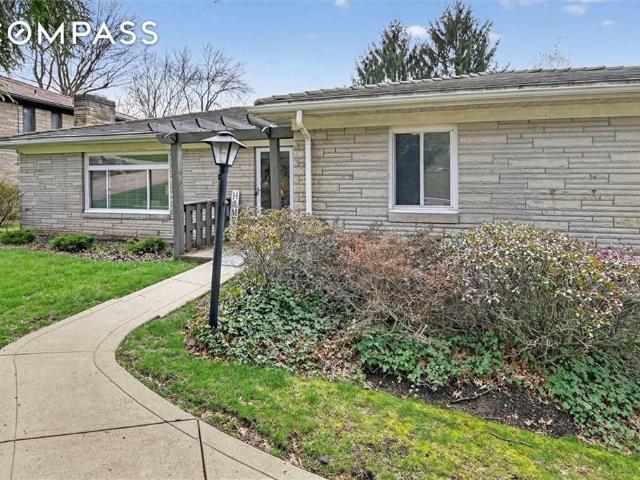 462 Greenhurst Dr, Pittsburgh, PA