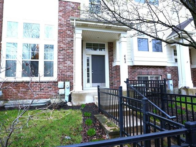 462 Grosvenor Ln, Aurora, IL 60504