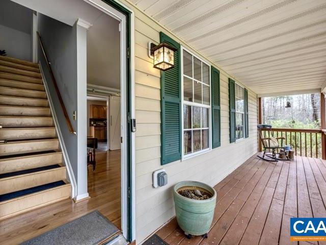 462 Fox Hunters Ln