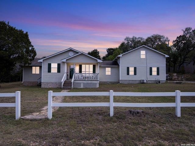 462 Flatrock Dr, Canyon Lake, TX 78133