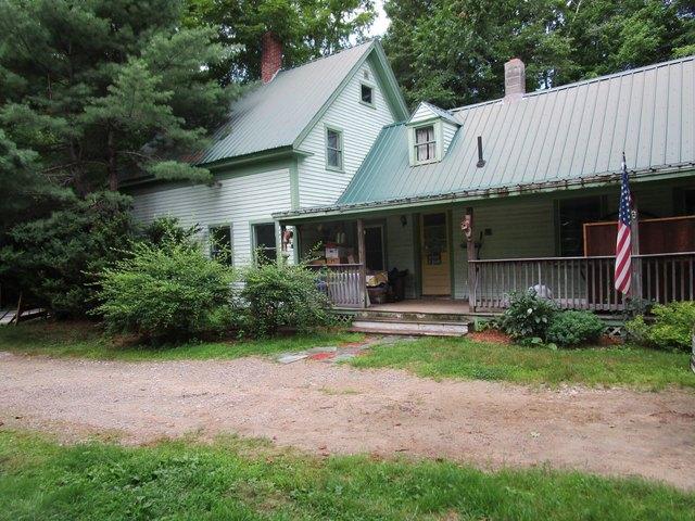 462 Oxford St, Paris, ME 04281
