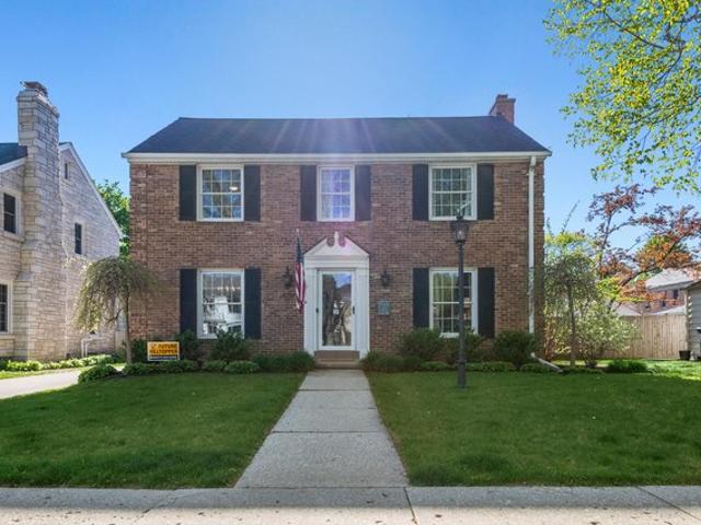 4635 N Wildwood Ave, Whitefish Bay, WI 53211