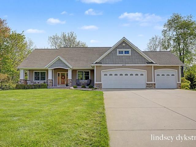4635 Leighton Lakes Dr, Wayland, MI 49348