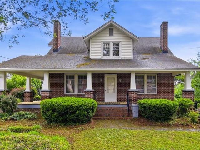 4635 Shattalon Dr, Winston Salem, NC 27106