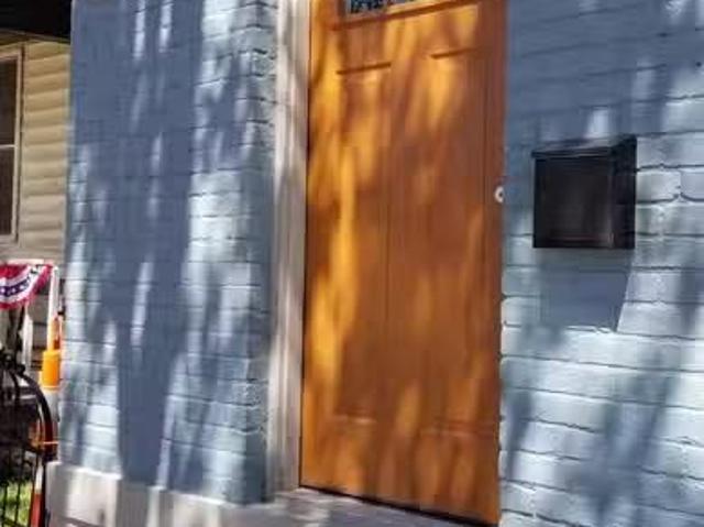 46388722 13 W 10th St