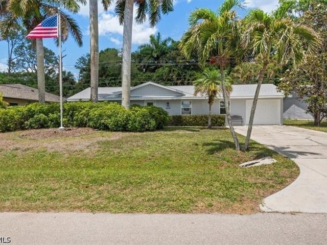4639 Robin Ave, Naples, FL 34104