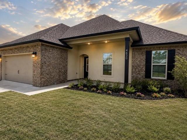 4630 Jayhawk Dr, Crestview, FL 32539