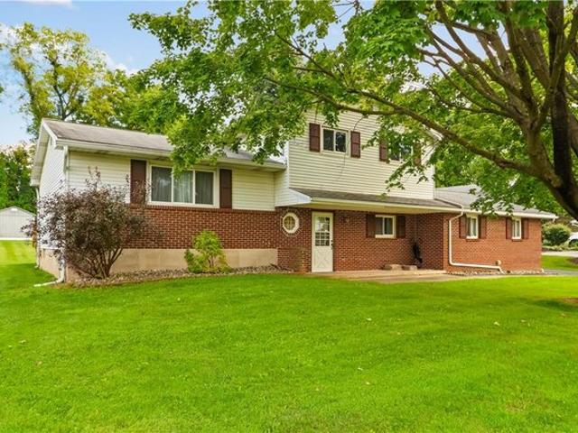 4631 Pine Dr, Lower Nazareth Township, PA 18064