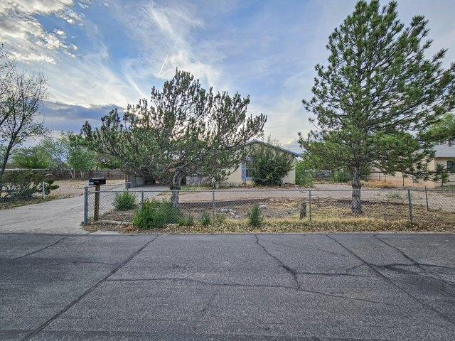 4631 Sun Valley Dr SW, Albuquerque, NM 87105