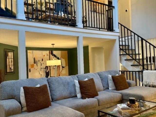 4632 Bloomingdale Dr
