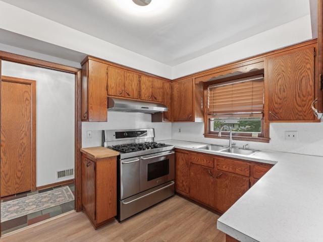 4633 4th Street NE