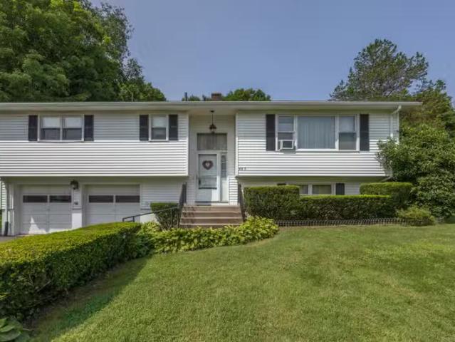 463 CHESTNUT HILL AVE, WATERBURY, CT 06704 Single Family Resid.