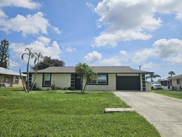 463 NW Ravenswood Ln, Port Saint Lucie, FL 34983