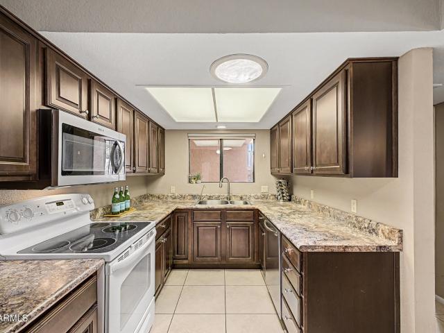 463 S OLMO Circle