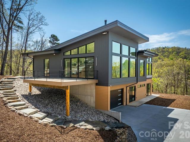 463 Summit Trail