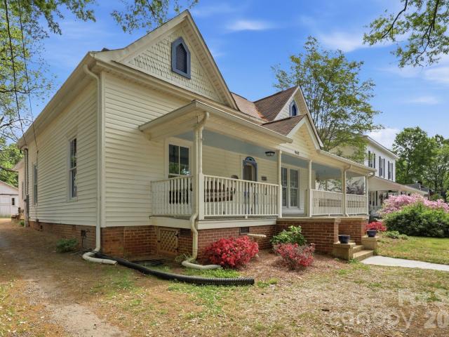 463 W Center Ave, Mooresville, NC 28115 | MLS #4369 | Compass