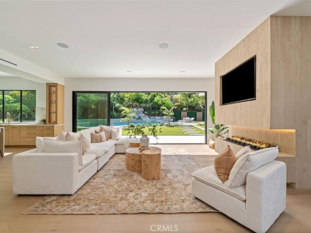 4645 Westchester