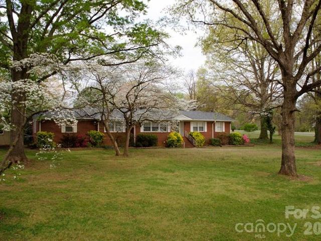 4646 Rainbow Dr, Kannapolis, NC 28081