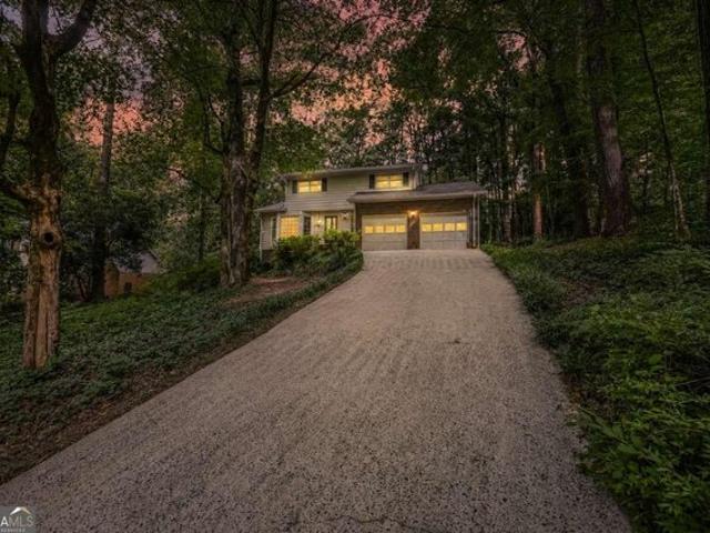 4649 Montauk Rd SW, Lilburn, GA 30047