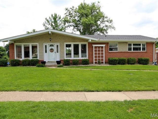 4640 Tauneybrook Dr, Saint Louis, MO 63128
