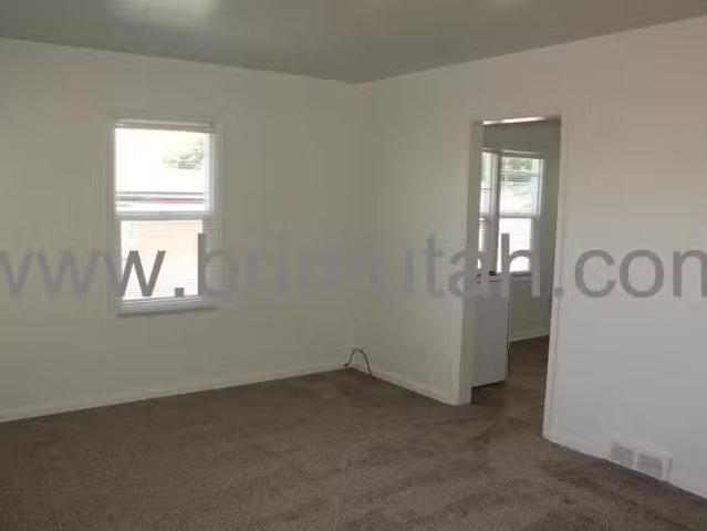 46411682 122 W Girard Ave