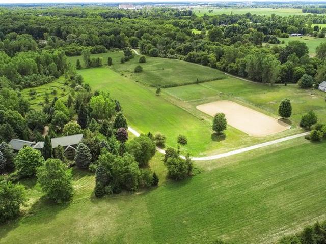 4641 E Allen Rd, Webberville, MI 48892