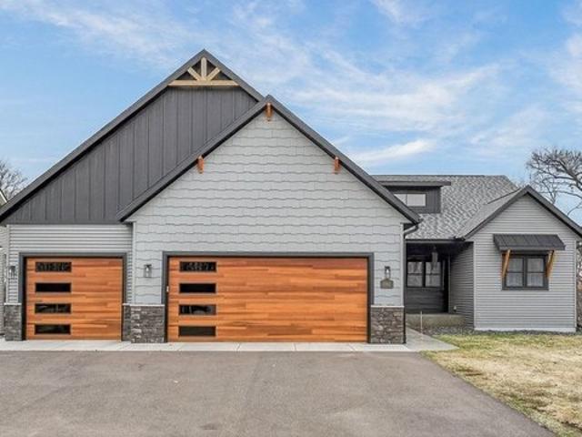 4642 S Oakwood Hills Pkwy, Eau Claire, WI 54701
