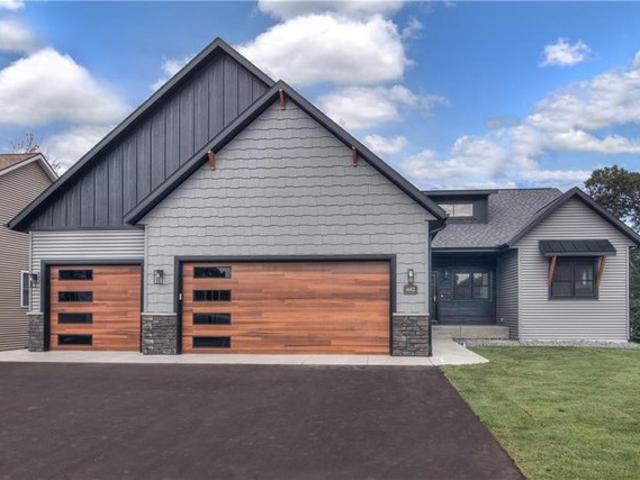 4642 S Oakwood Hills Pkwy, Eau Claire, WI 54701