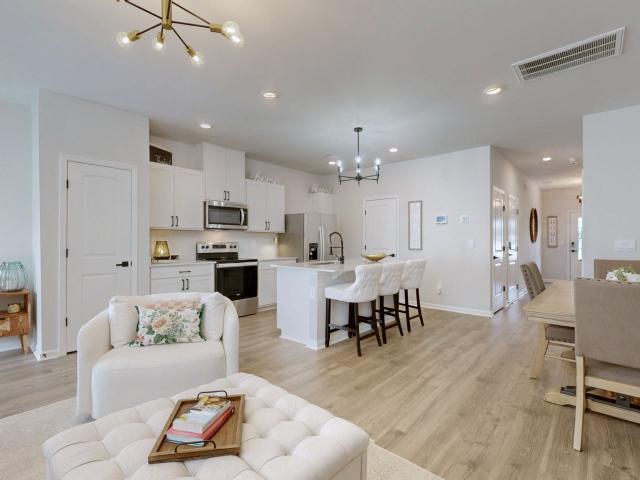 464 Augustine Dr