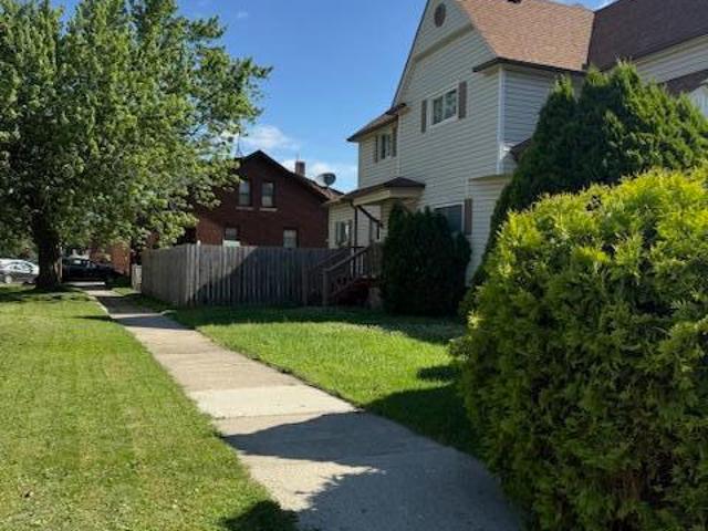 464 Elm Street