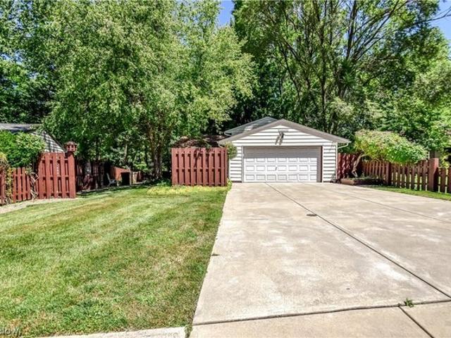 464 Hickory Ln, Painesville, OH 44077