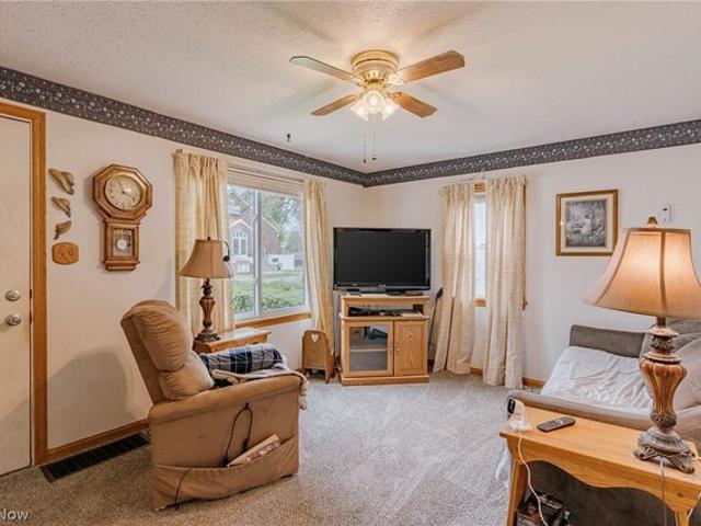 464 Jefferson Ave, Barberton, OH 44203