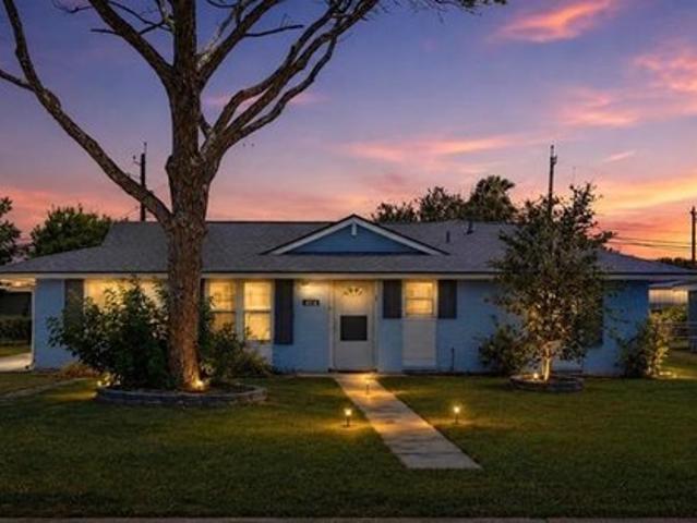 464 Sunset Dr, Ingleside, TX 78362
