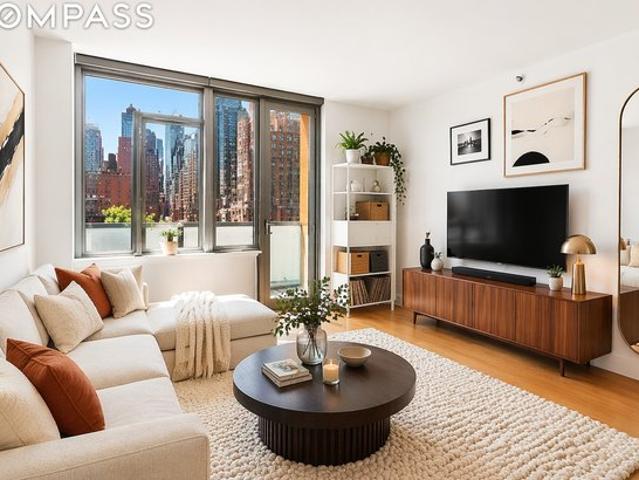 464 W 44th St Ph A, Manhattan, NY 10036