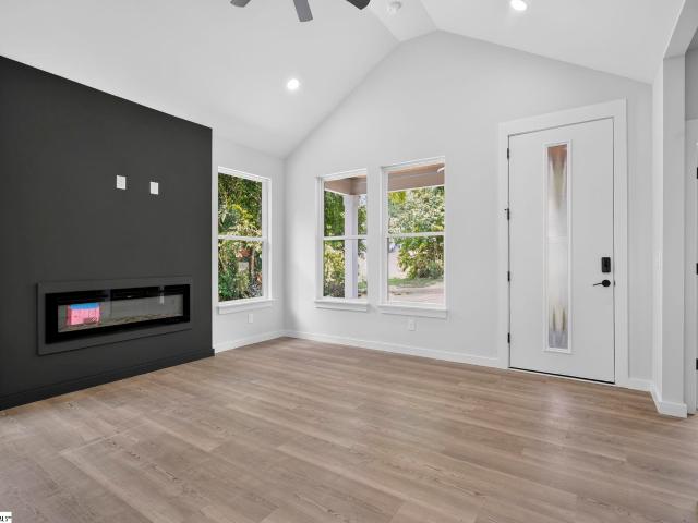 464 Tryon Street
