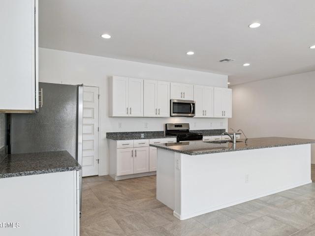 46564 W Skyline Drive
