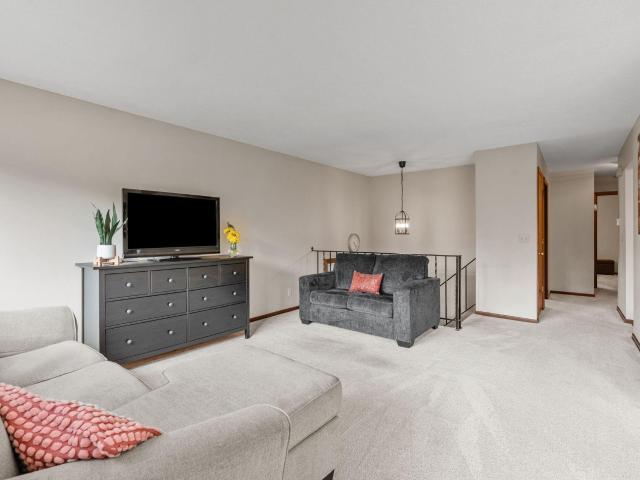 4656 Ridge Cliff Drive