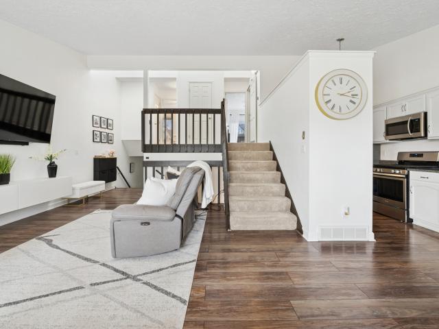 4657 High Point Dr, Unit 32, Rockford, IL 61114 | MLS #12606 | Compass
