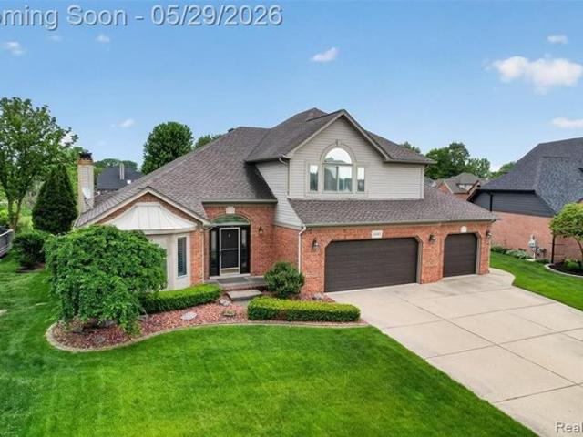 46582 Middle Brook Dr, Macomb Township, MI 48044