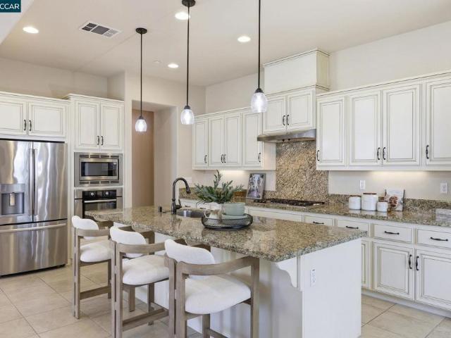 4658 Valley Vista Dr