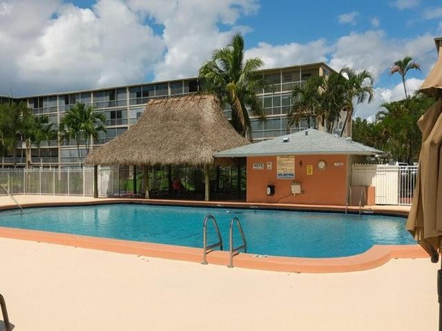 4650 Washington St Apt 207, Hollywood, FL 33021