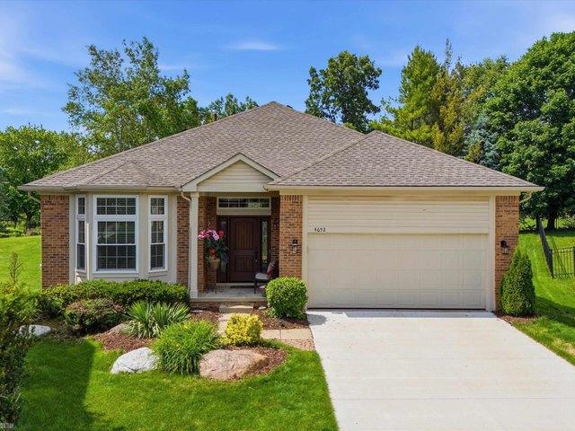 4652 Amberwood Ct, Rochester Hills, MI 48306