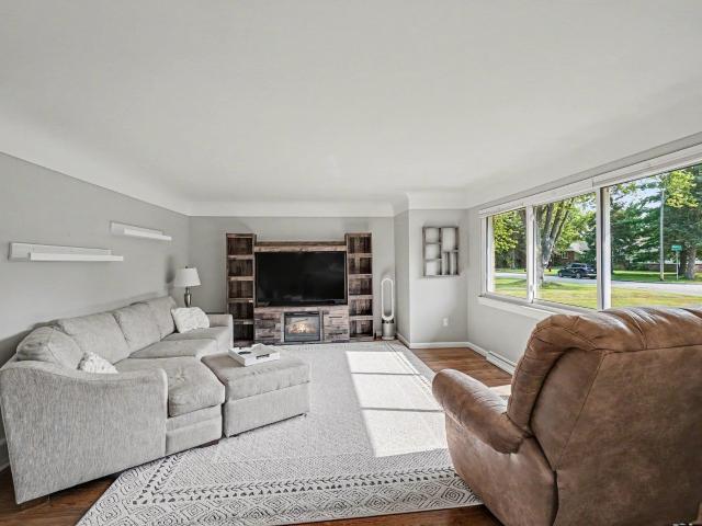 4652 Beverly Lane