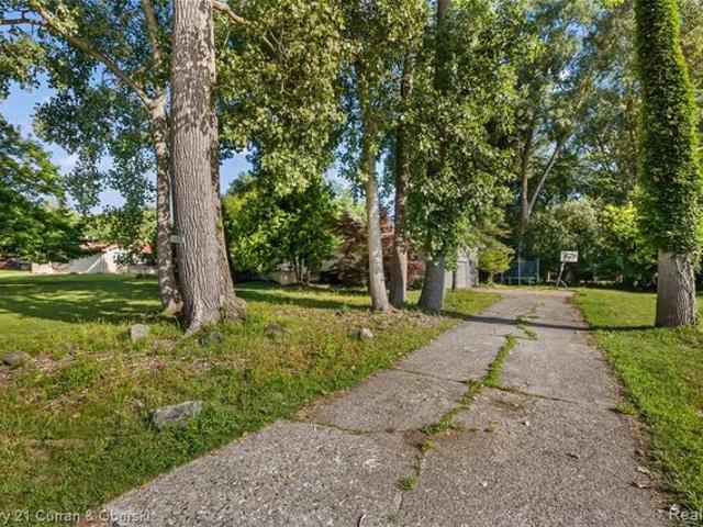 4652 Patrick Rd, West Bloomfield Township, MI 48322