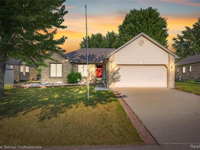 46536 Fox Run Dr, Macomb Township, MI 48044