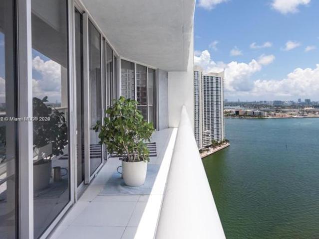 465 Brickell Ave #2705, Miami, FL 33131